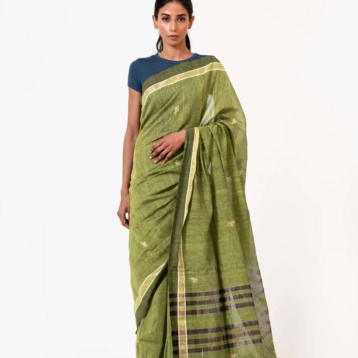 Swimming in a Fish Bowl – Handwoven Jamdani Saree with Minimalist Desi ...