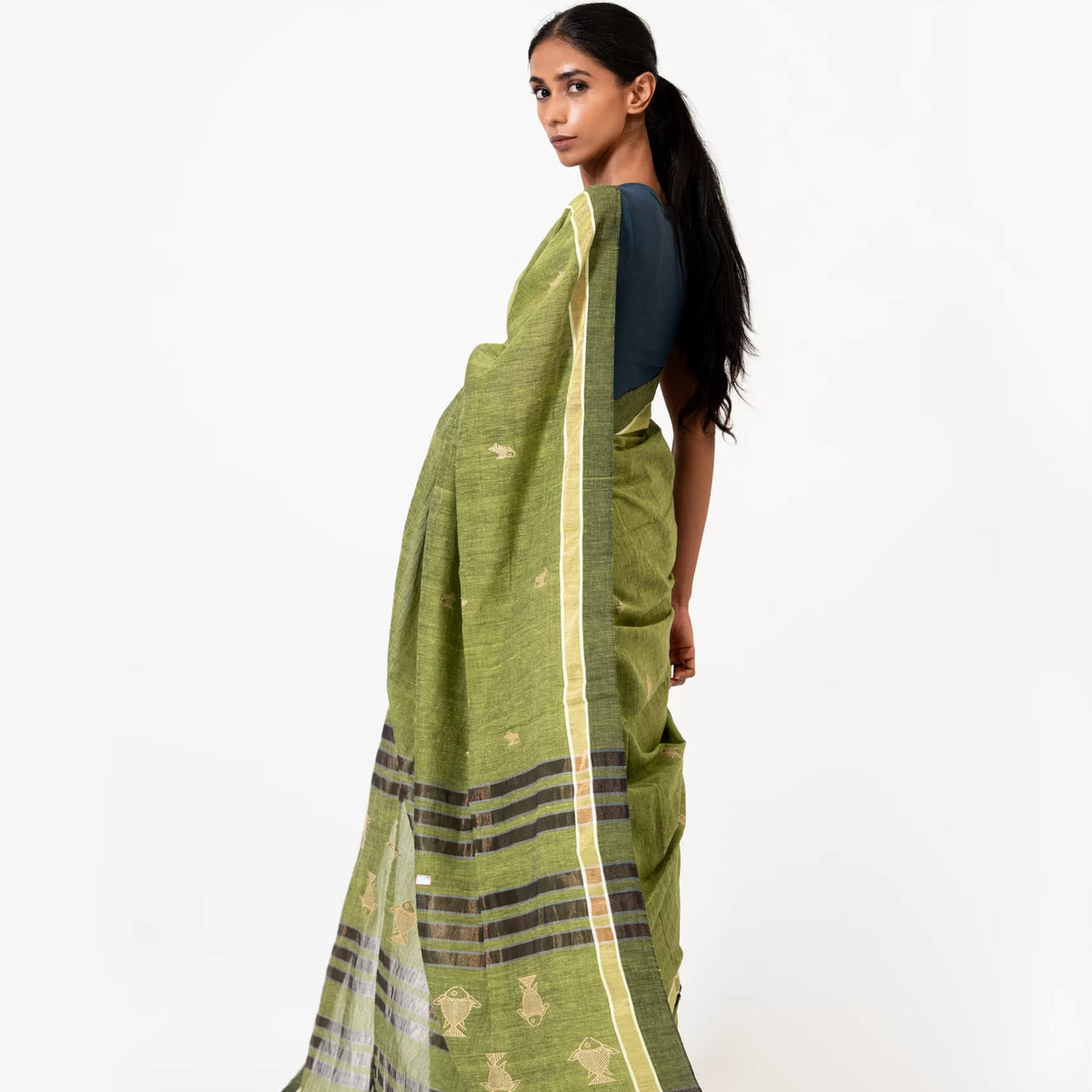 Swimming in a Fish Bowl – Handwoven Jamdani Saree with Minimalist Desi ...